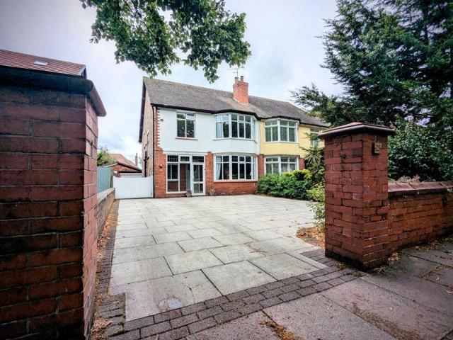 Golf Open 2026 Falkland Road. 4 bed detached house to rent £39,000 pcm £9,000 pw