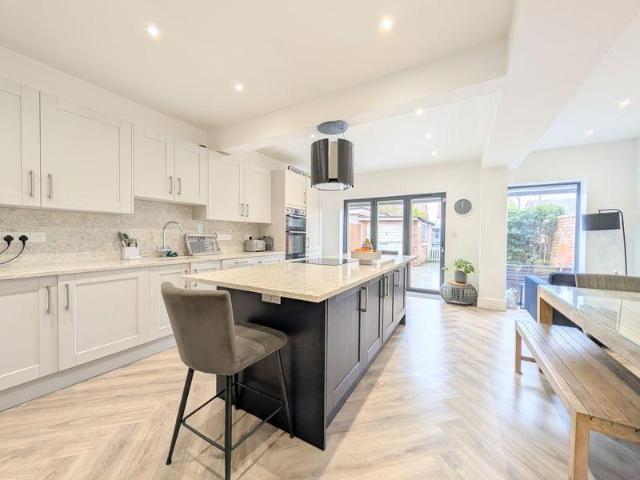 Golf Open 2026 Mill Lane. 4 bed property to rent £26,000 pcm £6,000 pw