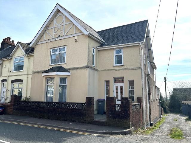 Golf Road, New Inn, Pontypool NP4, 4 bed end terrace house to rent, £1,100 pcm | PrimeLocation