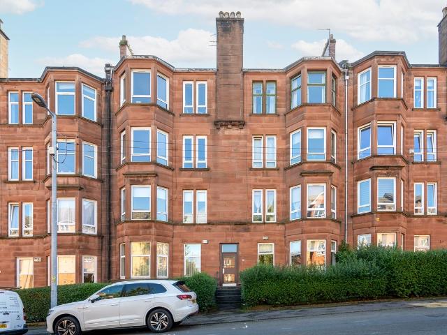 Golfhill Drive, Glasgow G31, 2 bed flat to rent, £1,300 pcm | PrimeLocation