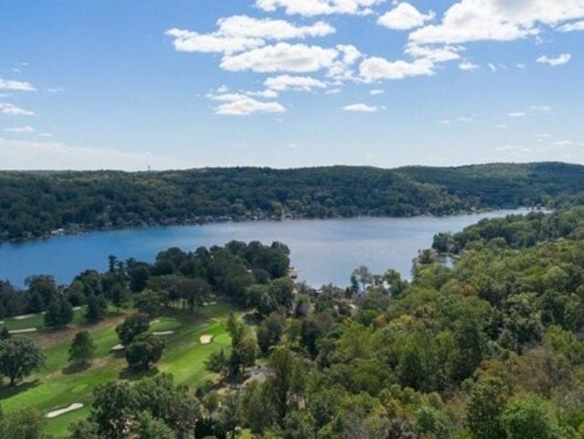 Golfview Ter, Sparta, Home For Sale