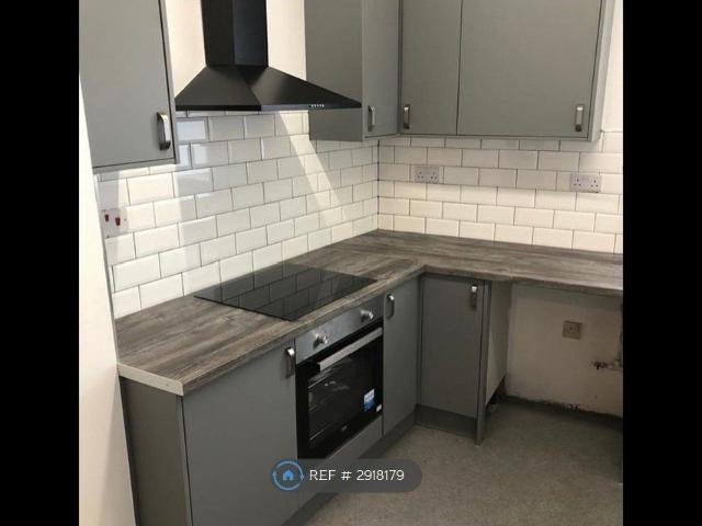 Gorton Road, Stockport SK5, 2 bed flat to rent, £850 pcm | PrimeLocation