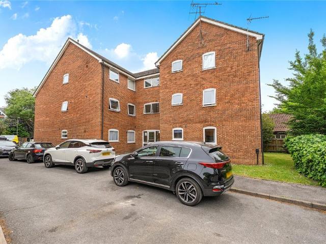 Gordon Court, 110 Gordon Road. 1 bed apartment to rent £1,175 pcm £271 pw
