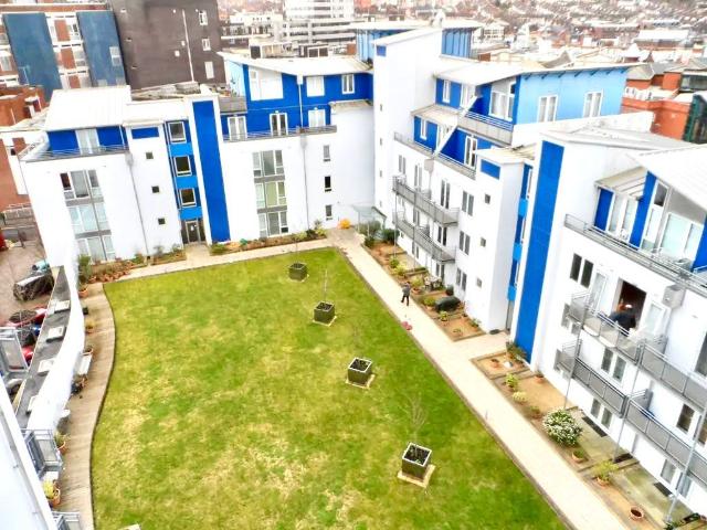 Gordon Gardens, Swindon SN1, 2 bed flat to rent, £1,295 pcm | PrimeLocation