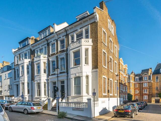 Gordon Place, Kensington, London, W8 3 bed flat to rent £4,500 pcm £1,038 pw