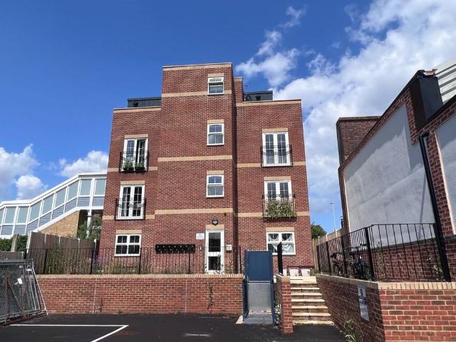 Gordon Road, 1 bed flat to rent £1,050 pcm £242 pw