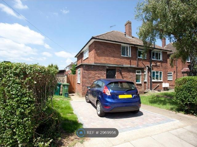 Gordon Road, Ashford TW15, 2 bed maisonette to rent, £1,650 pcm | PrimeLocation