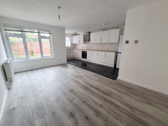 Gordon Road, Basildon SS14, 3 bed terraced house to rent, £1,850 pcm | PrimeLocation