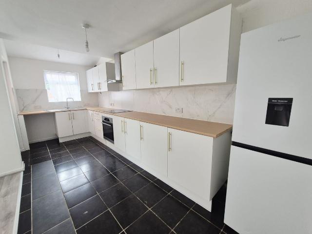 Gordon Road, Basildon SS14, 3 bed terraced house to rent, £1,900 pcm | PrimeLocation