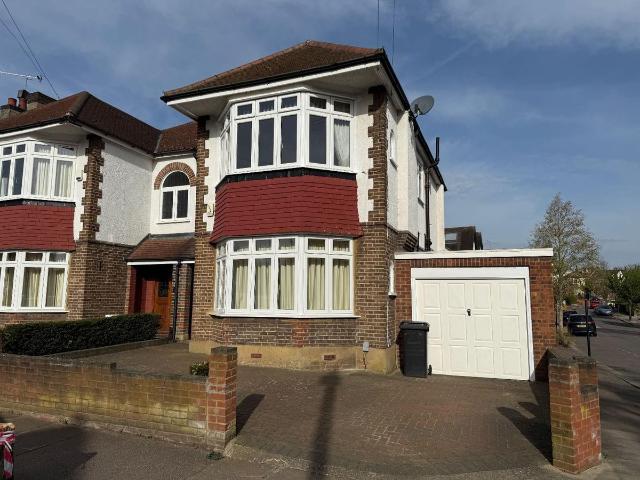 Gordon Road, Bounds Green. N11, 3 bed semi detached house to rent, £3,300 pcm | PrimeLocation