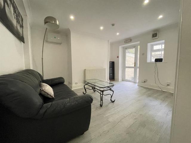 Gordon Road, Cardiff CF24, 1 bed flat to rent, £950 pcm | PrimeLocation