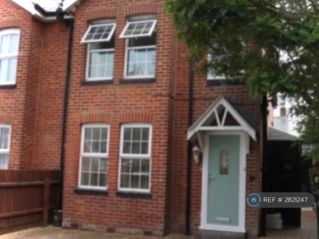 Gordon Road, Christchurch, BH23 1 bed maisonette to rent £975 pcm £225 pw