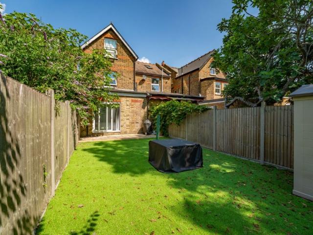 Gordon Road, Ealing W5, 2 bed flat to rent, £2,300 pcm | PrimeLocation
