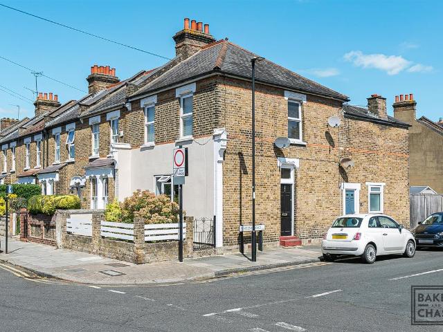 Gordon Road, Enfield EN2, 1 bed maisonette to rent, £1,350 pcm | PrimeLocation