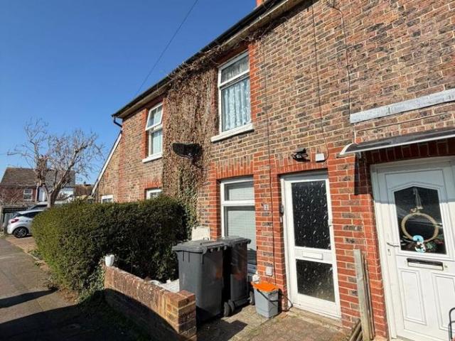 Gordon Road, Hailsham BN27, 2 bed terraced house to rent, £1,100 pcm | PrimeLocation