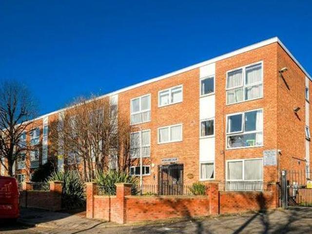 Gordon Road, London, 2 Bedroom Flat