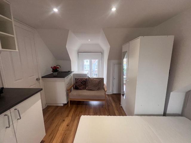 Gordon Road, London, 8 W13, Studio to rent, £1,400 pcm | PrimeLocation