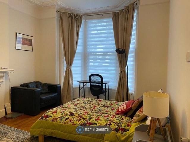 Gordon Road, London W5, Room to rent, £1,100 pcm | PrimeLocation