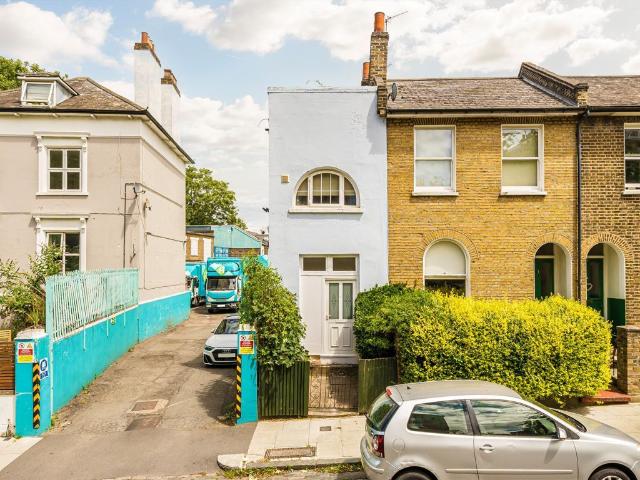 Gordon Road, Peckham SE15, 2 bed property to rent, £1,950 pcm | PrimeLocation