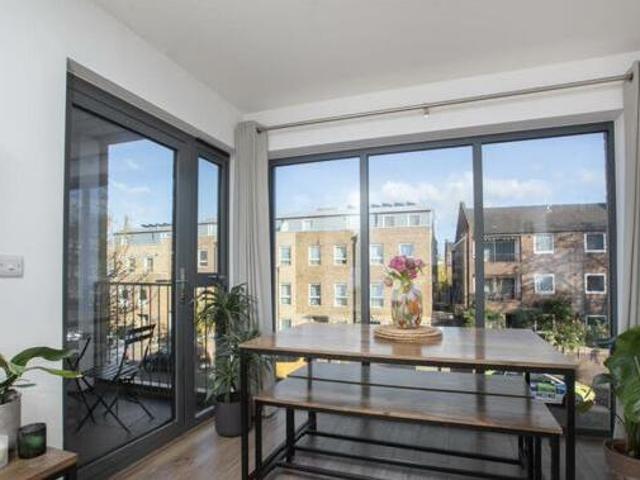 Gordon Road, Peckham, 2 Bedroom Apartment