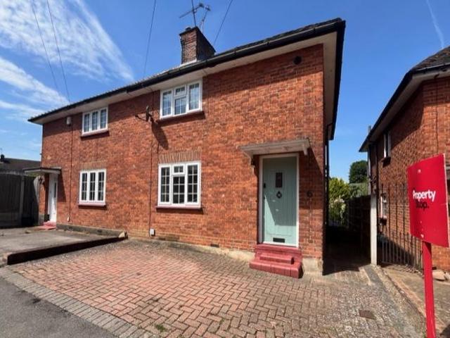 Gordon Road, Shenfield 2 bed semi detached house to rent £1,950 pcm £450 pw