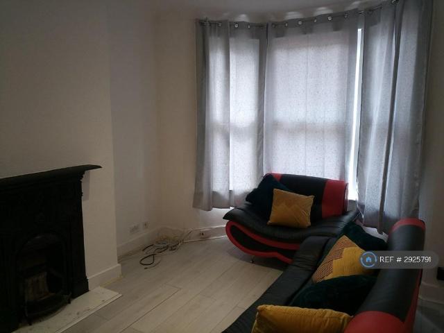 Gordon Road, Southend On Sea, SS1 5 bed semi detached house to rent £2,600 pcm £600 pw