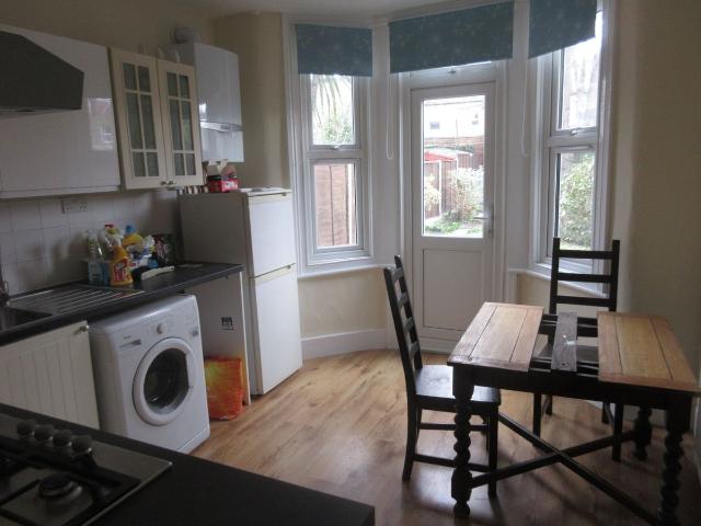 Gordon Rd, London E11, 1 bed flat to rent, £1,625 pcm | PrimeLocation