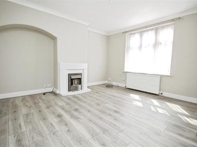 Goresbrook Road, Dagenham, RM9 4 bed end of terrace house to rent £2,300 pcm £531 pw