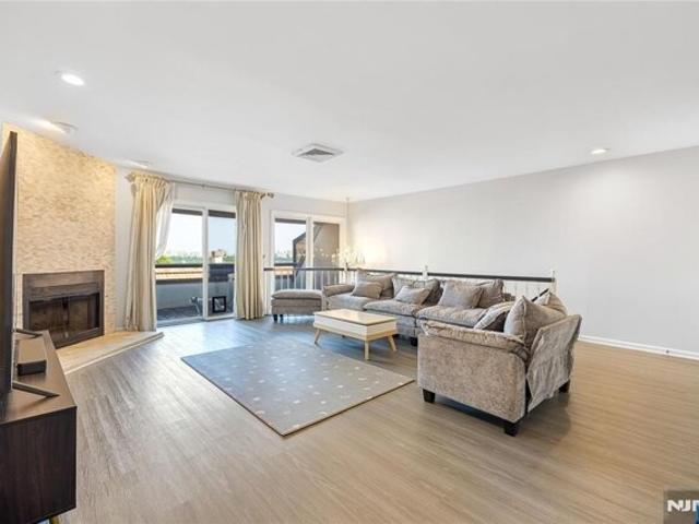 Gorge Rd Apt,cliffside Park, Condo For Sale