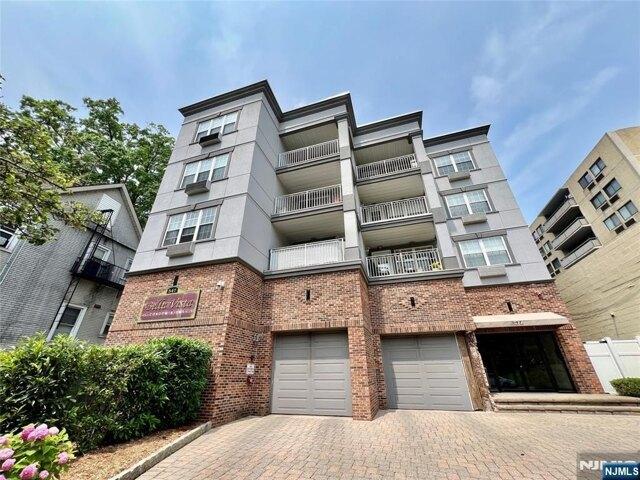 Gorge Rd Apt B, Cliffside Park, Condo For Sale