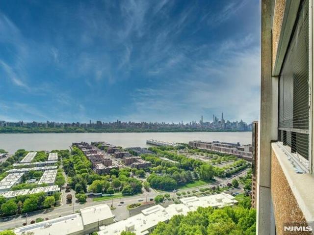 Gorge Rd Apt B, Cliffside Park, Property For Sale