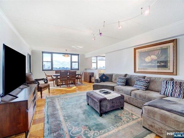 Gorge Rd Apt L, Cliffside Park, Property For Sale