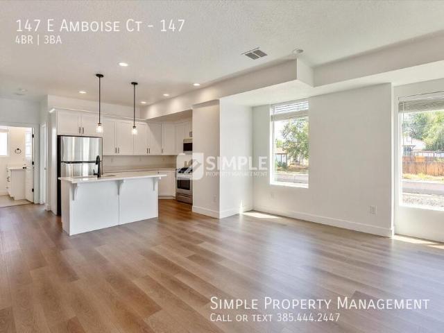 Gorgeous 4 BD Townhome at Princeton Terrace in Sandy!