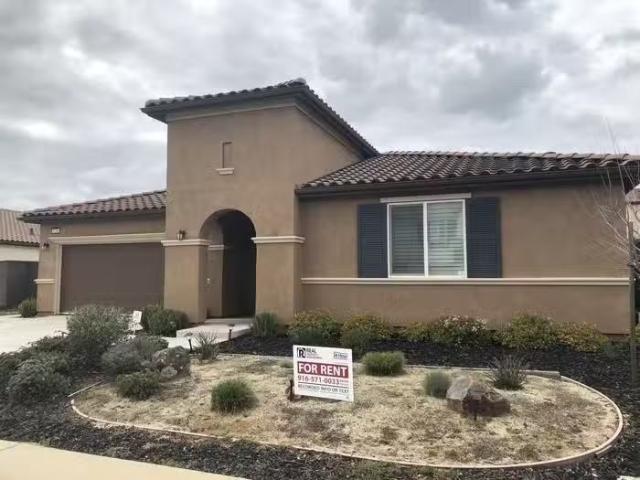 Gorgeous 4 bed 3.5 bath plus den and pool 5204 Azalea Park Way