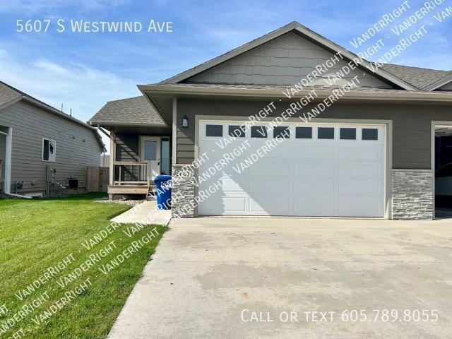 Gorgeous 4 Bedroom 2.5 Bathroom with Fenced Yard!