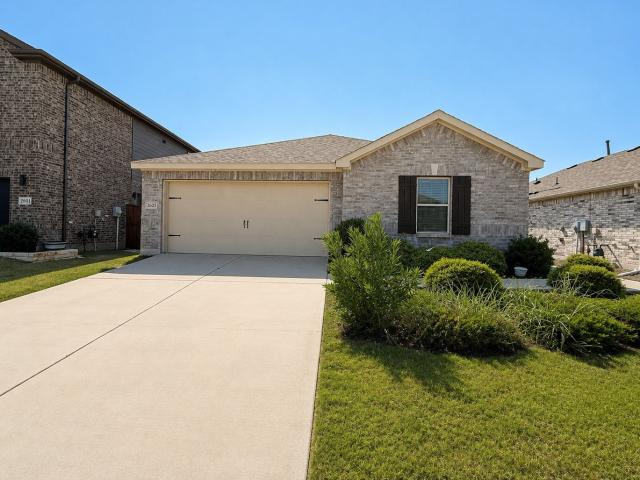 Gorgeous 4 Bedroom Home in the Winn Ridge Community of Aubrey!