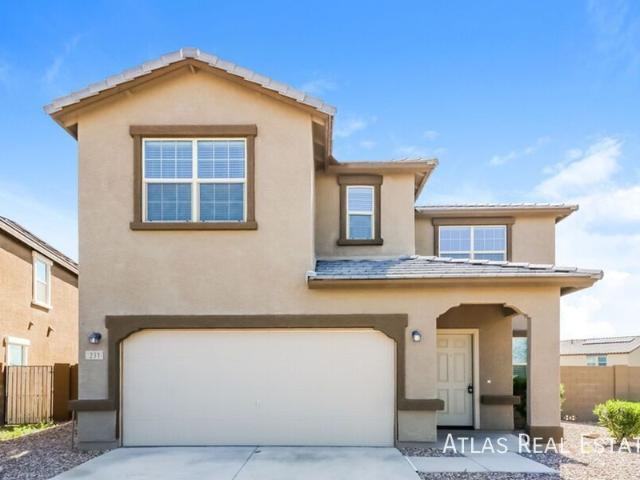 2 WEEKS FREE RENT IF MOVED IN BY 6/15 OR DOGGIE DOOR INSTALLED IN THE HOME! Gorgeous 5 Bed/ 4.5 Bathroom in Buckeye ! Features a huge loft in Blue Horizons!
