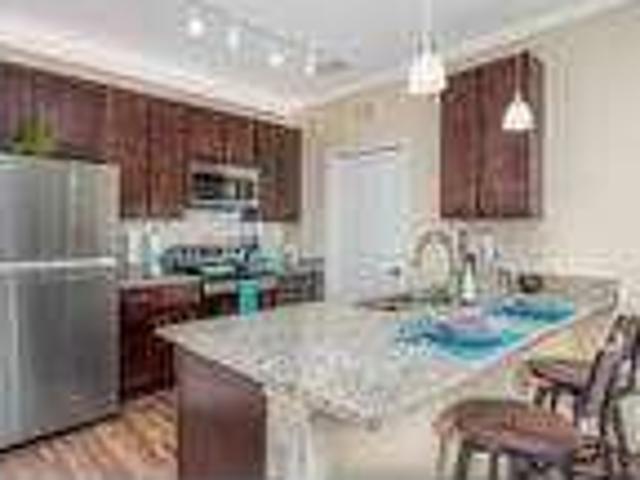 Gorgeous 1 BD 1 BA Available