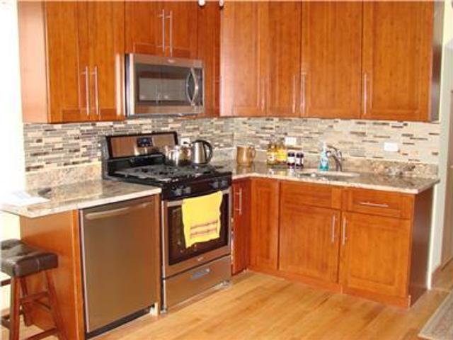 Gorgeous 1 Bedroom Apt with 2 Balconies!