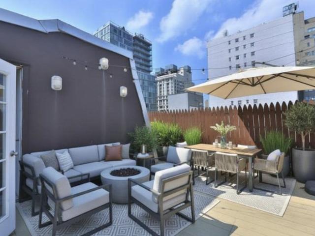 Gorgeous 2 bed/2 bath with WD