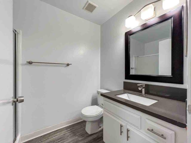 Gorgeous 2 Bed/2 bath apartment in excellent Sherman Oaks area! 2 Bedroom Apartment for Rent at 5104 Sepulveda Blvd, Los Angeles, CA 91403 Sherman Oaks