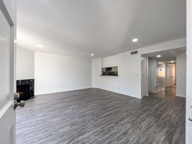 Gorgeous 2 Bed/2 bath apartment in excellent Sherman Oaks area! 2 Bedroom Apartment for Rent at 5104 Sepulveda Blvd, Los Angeles, CA 91403 Sherman Oaks