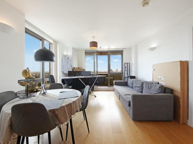 Gorgeous 2 bed 2 bath With Balcony 15th Floor