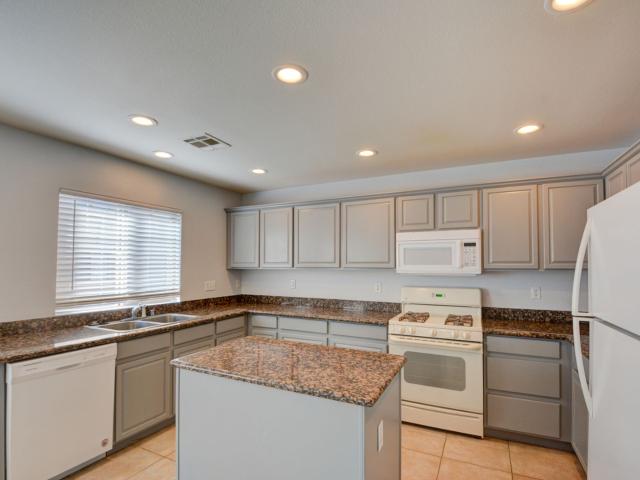 Gorgeous 3 bedroom 2.5 bathroom Townhome conveniently located in the heart of Henderson