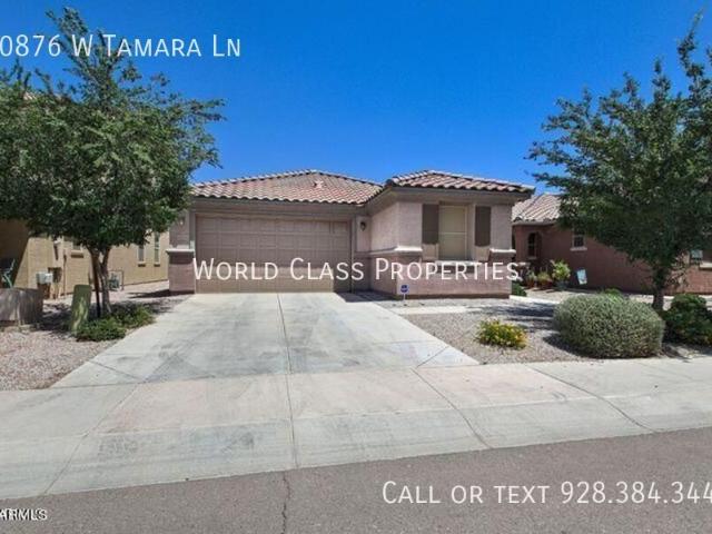 Gorgeous 3 bedroom, 2 bath plus a den on a premium view lot!