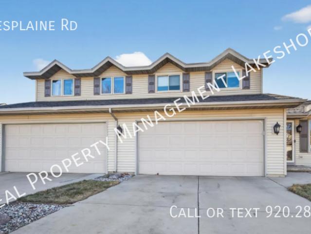 Gorgeous 3 Bedroom Duplex with Bonus Bar Room & 2 Car Garage – Pets Welcome!