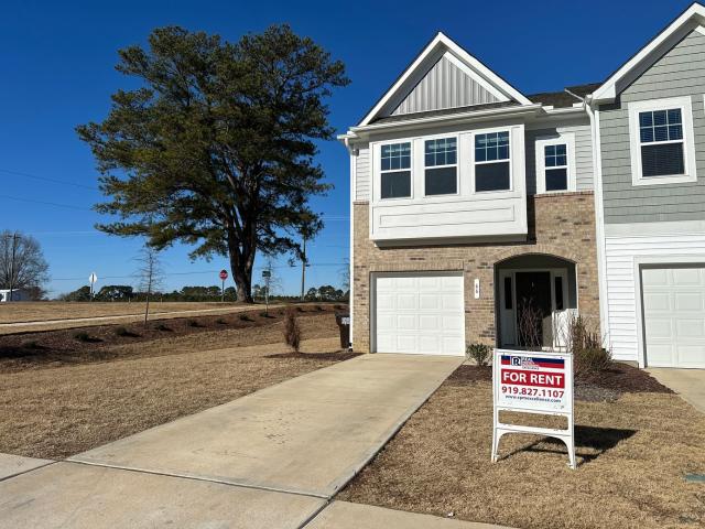 Gorgeous 3 Bedroom End Unit Townhome, Available Now!