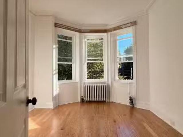 Gorgeous 3 Bedroom, Steps from Lincoln Park in Jersey City 23.