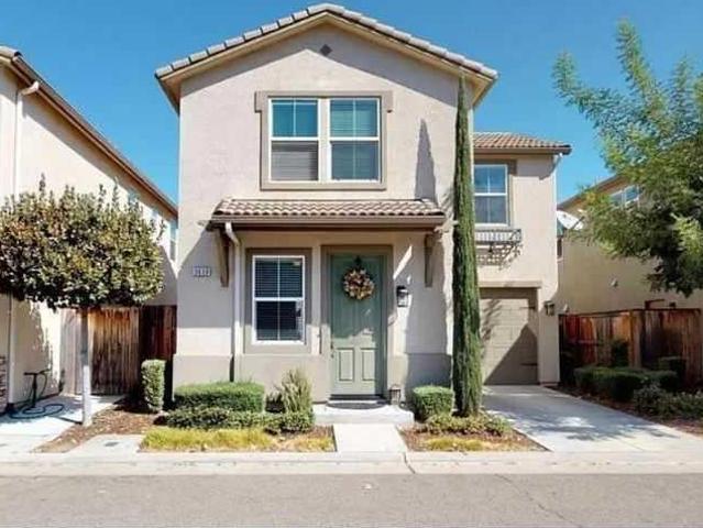 Gorgeous 3Bed home located in Harlan Ranch Community
