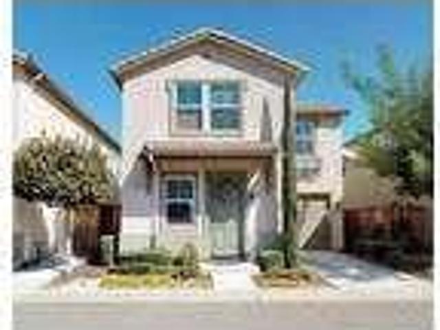 Gorgeous 3Bed home located in Harlan Ranch Community